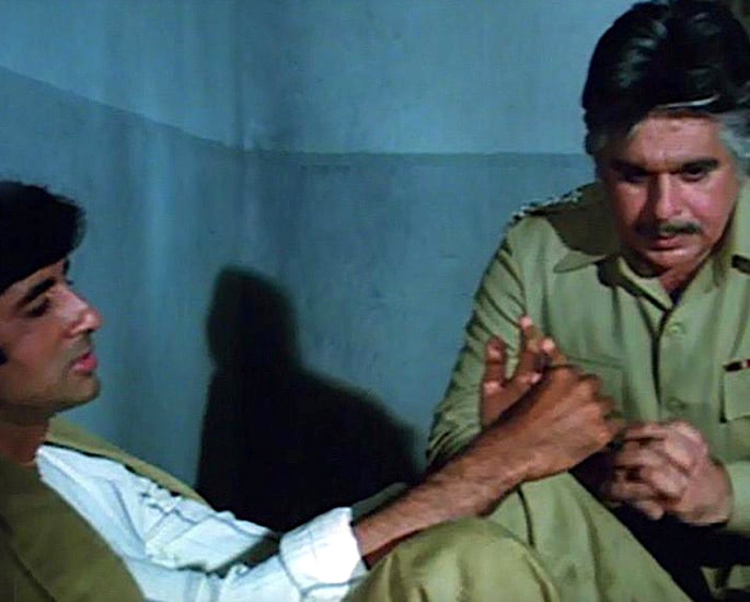 20 Famous Bollywood Police Characters in Movies | DESIblitz